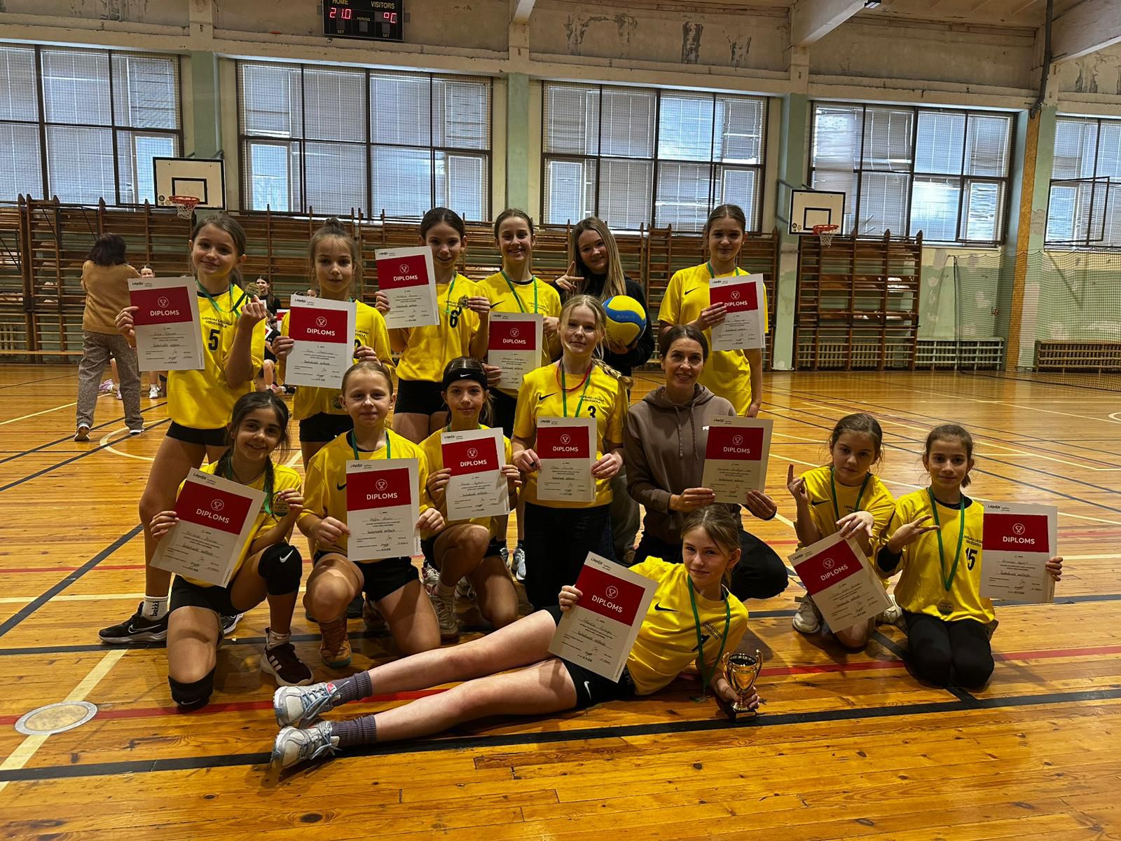 🥇vieta tautas bumbas turnīrā meitenēm – Liepājas Liedaga vidusskola